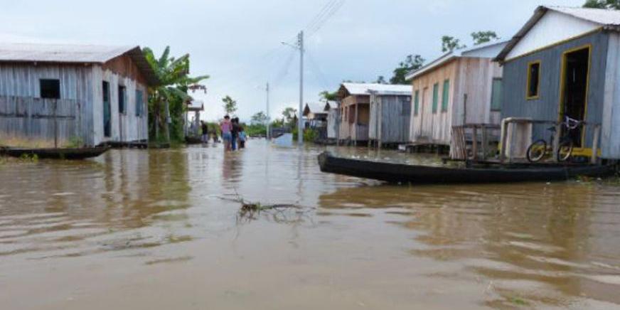 Cheia do rio Purus já deixa 500 famílias desabrigadas em Canutama, no ...
