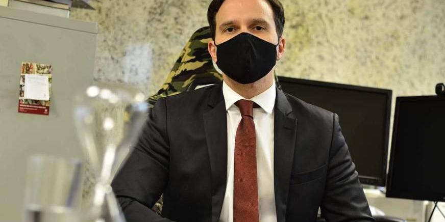 Carlos Almeida tinha influência em decisões da Saúde, diz delegado