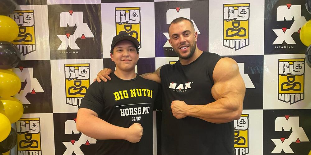 Marcello Horse arrasta dezenas de fãs de bodybuilding em Manaus