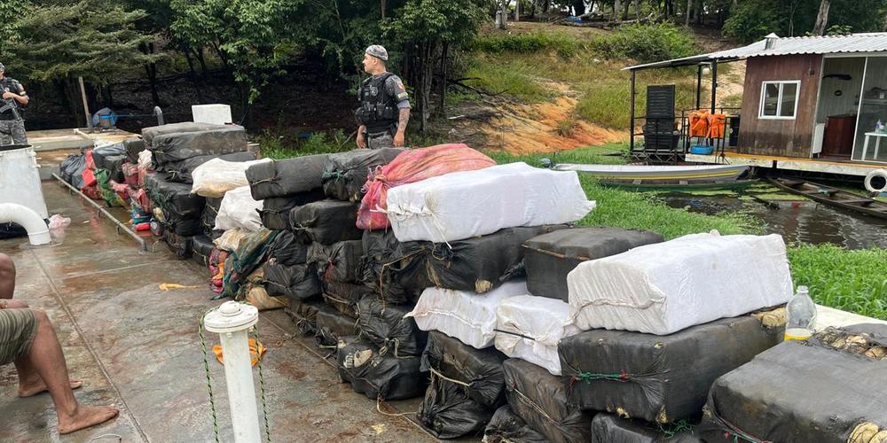 PMs estão entre os 11 presos em flagrante com 2 toneladas de droga na ...