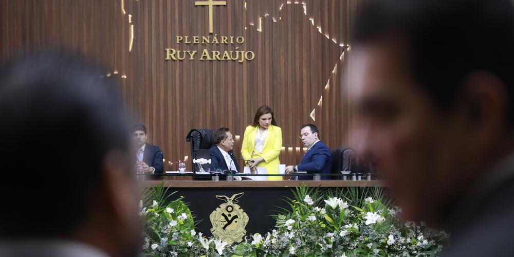 ALE-AM paga R$ 278 mil acima do teto constitucional em abril