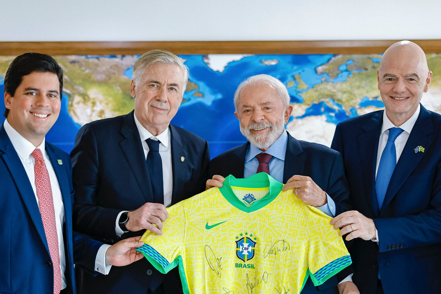 Lula faz três pedidos para o presidente da FIFA